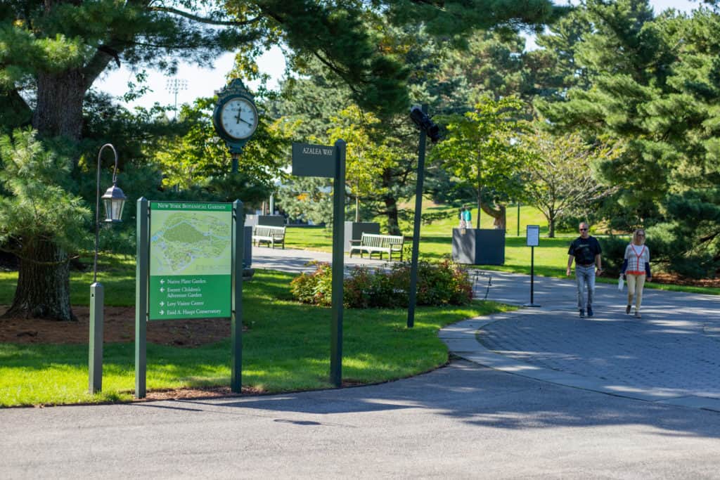 New York Botanical Garden Wayfinding Signs - Engraphix Architectural ...